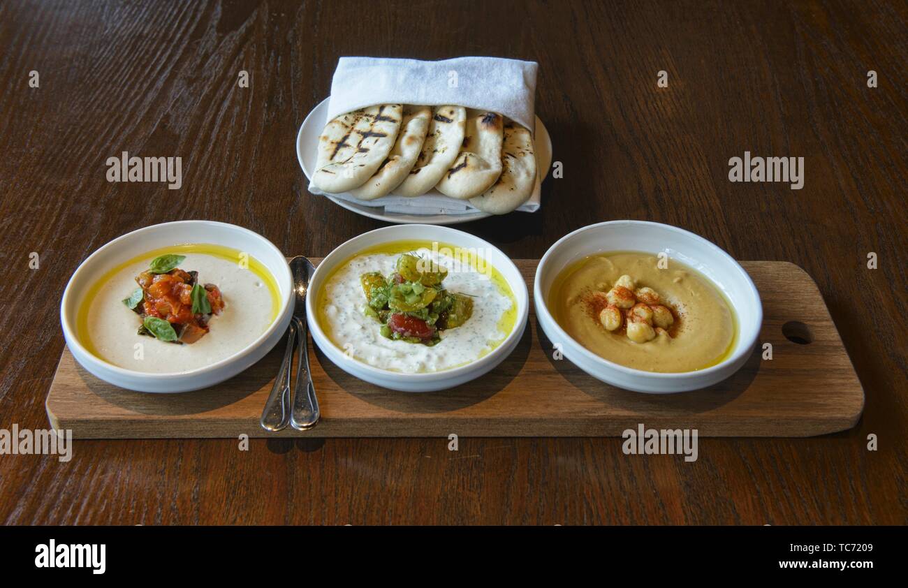 Middle eastern restaurant hi-res stock photography and images - Alamy