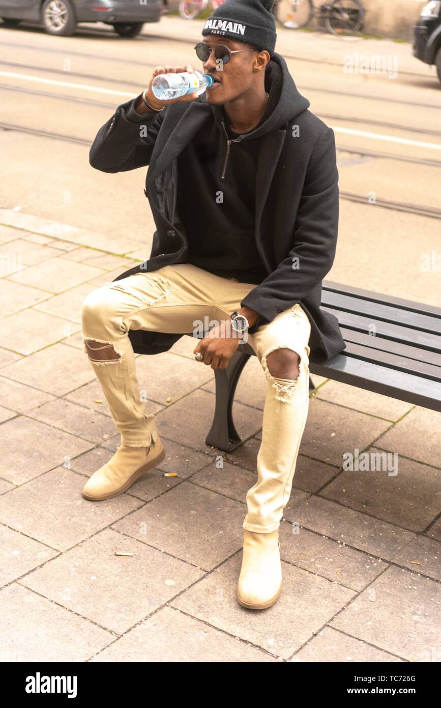 Daily streetstyle hi-res stock photography and images - Alamy