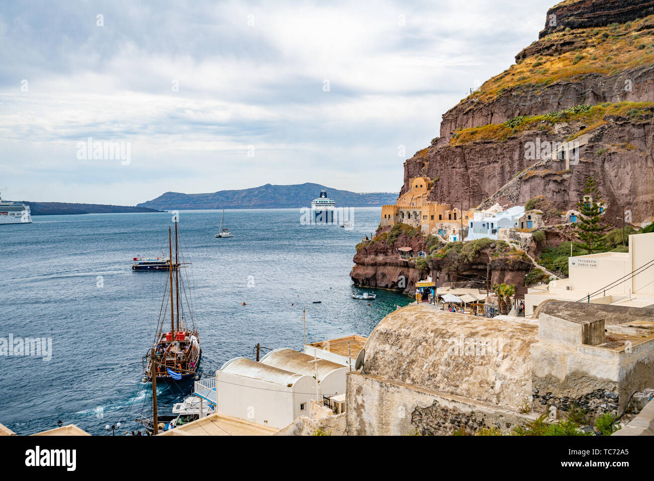 Thira port hi-res stock photography and images - Alamy