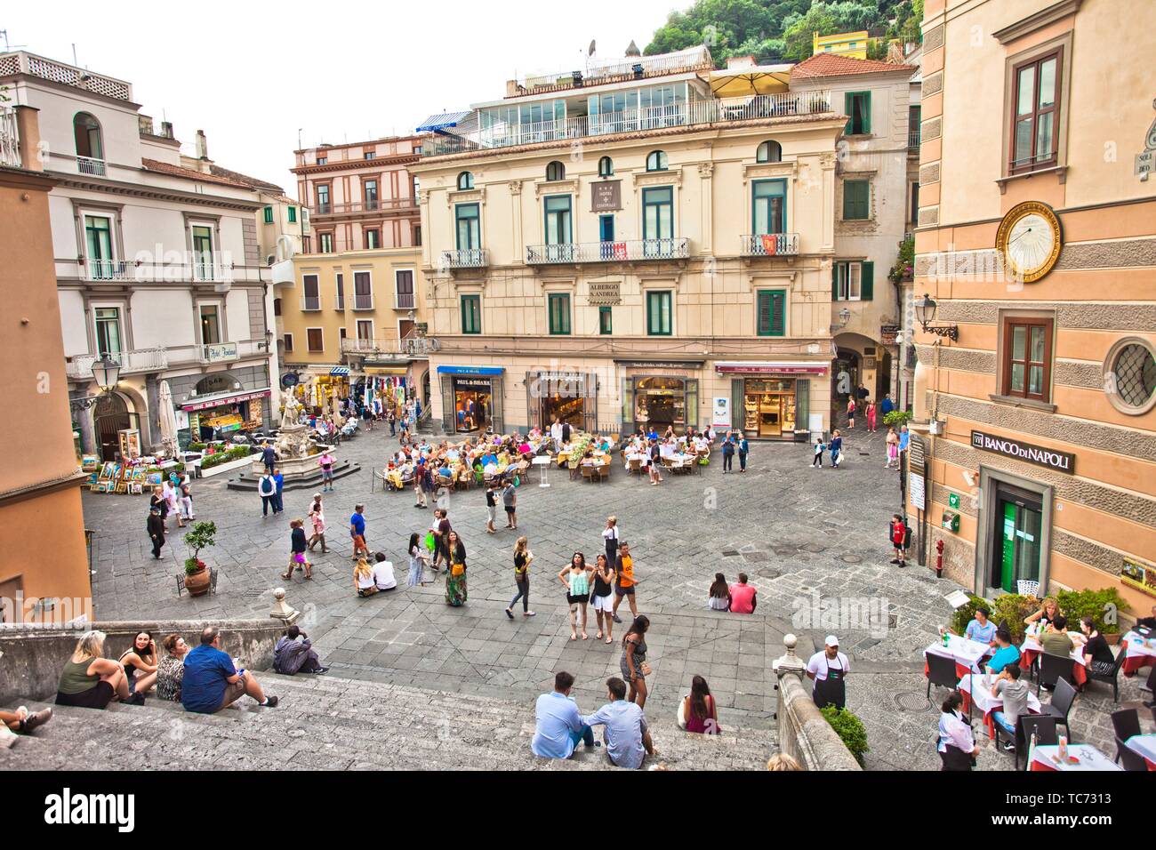 Piazza duomo amalfi coast italy hi-res stock photography and images - Alamy