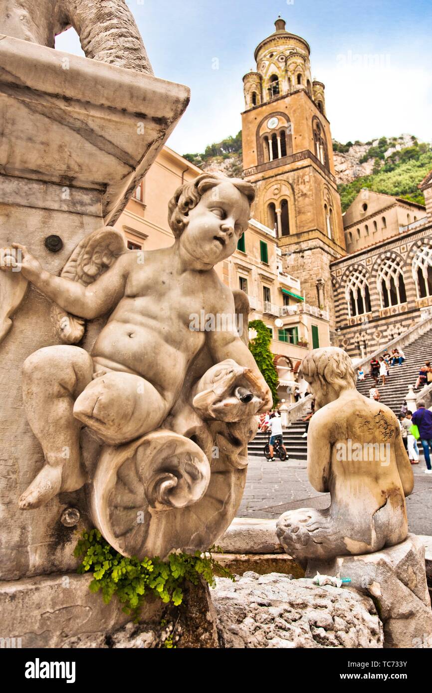 Amalfi town square hi-res stock photography and images - Alamy