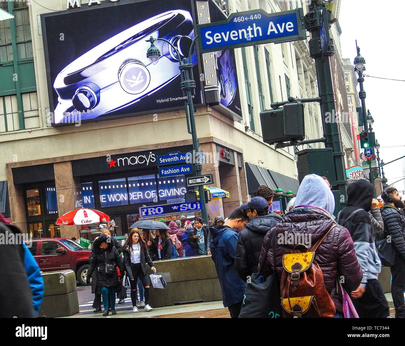 Seven ave hi-res stock photography and images - Alamy