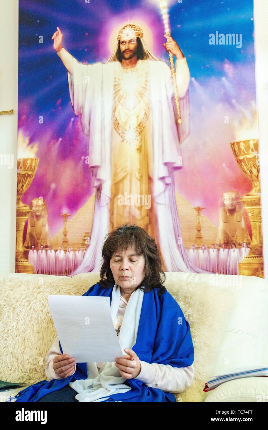 Leader follower hi-res stock photography and images - Alamy