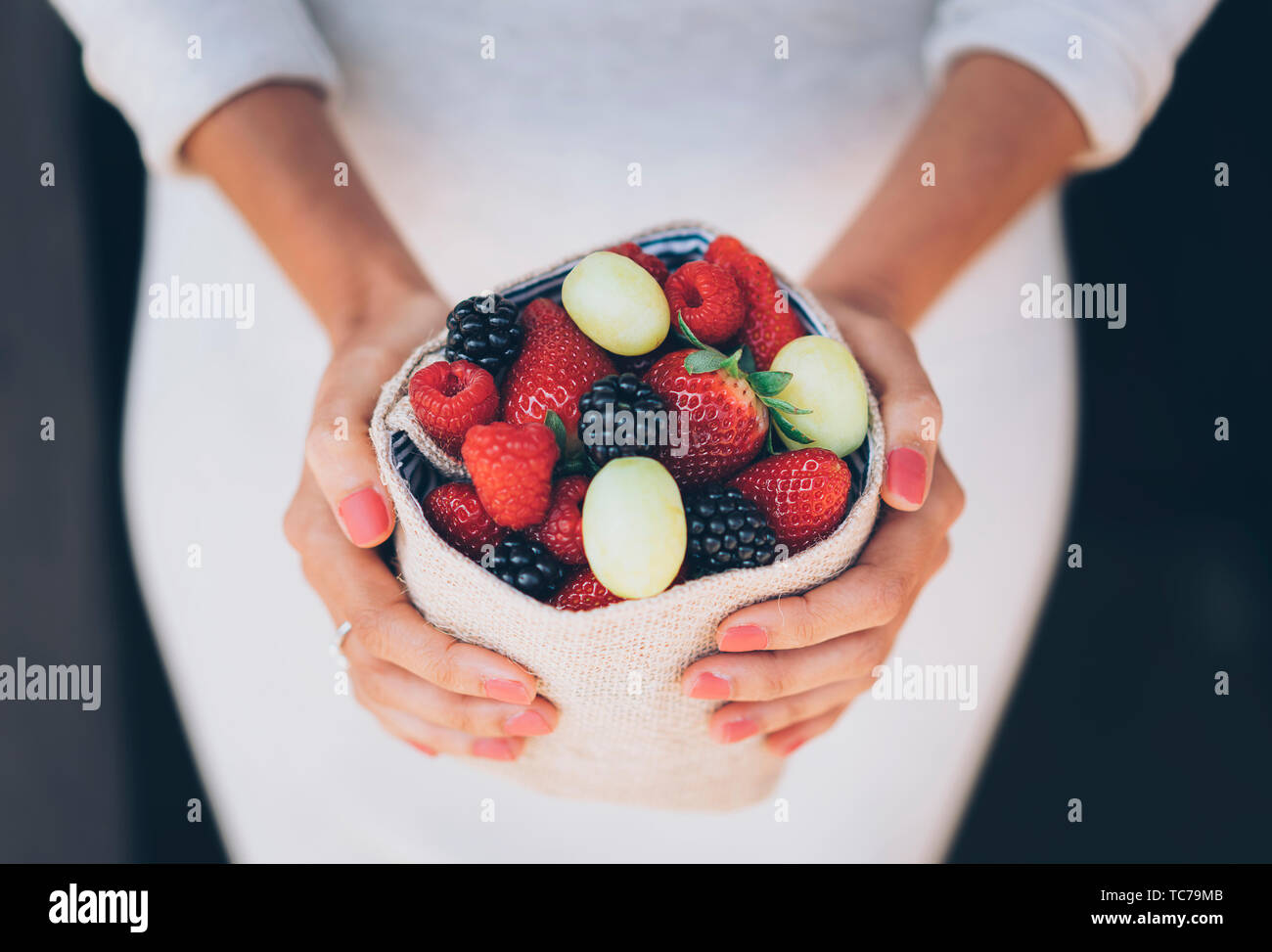 Womans hand holding blackberries hi-res stock photography and images ...