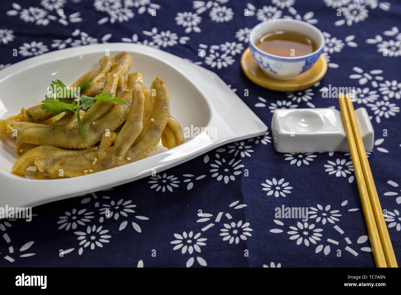 Duck claws hi-res stock photography and images - Alamy