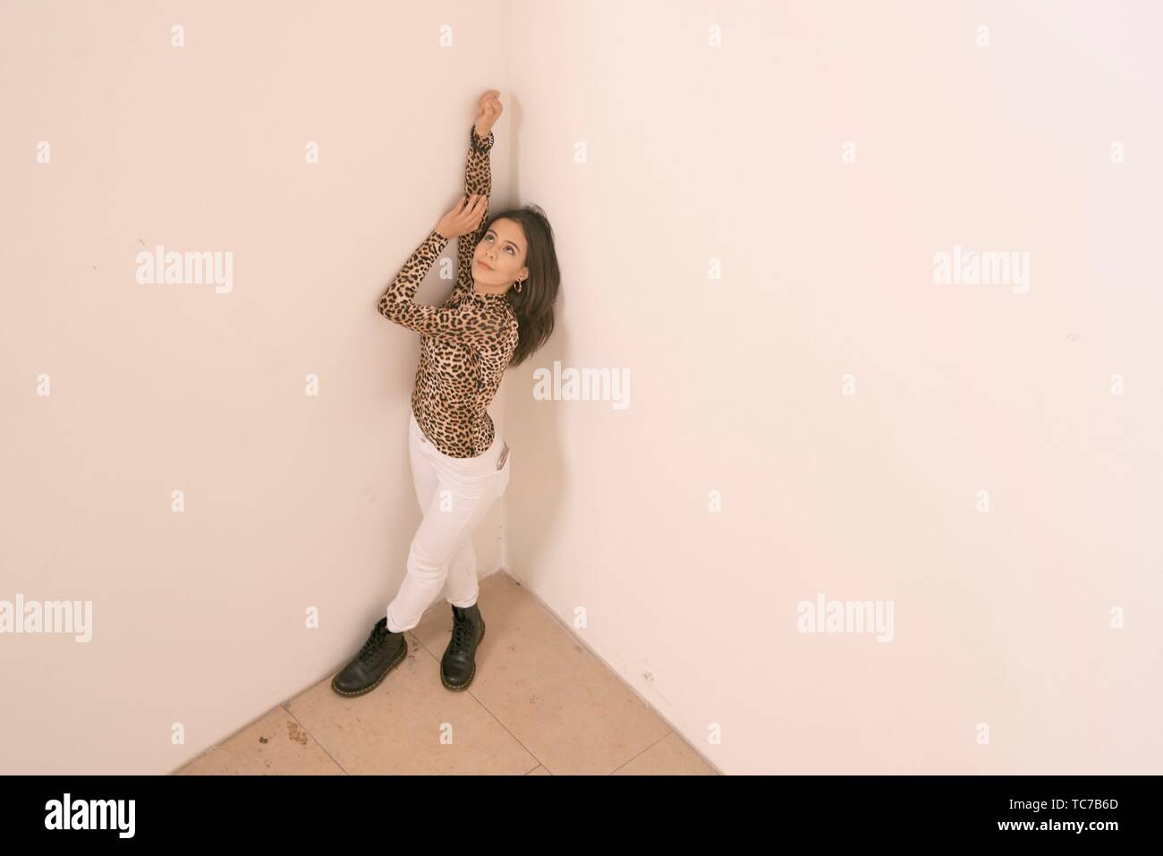 Person standing alone in corner hi-res stock photography and images - Alamy