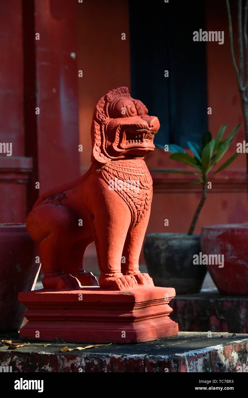 Stone Statue Of A Lion High Resolution Stock Photography and Images - Alamy