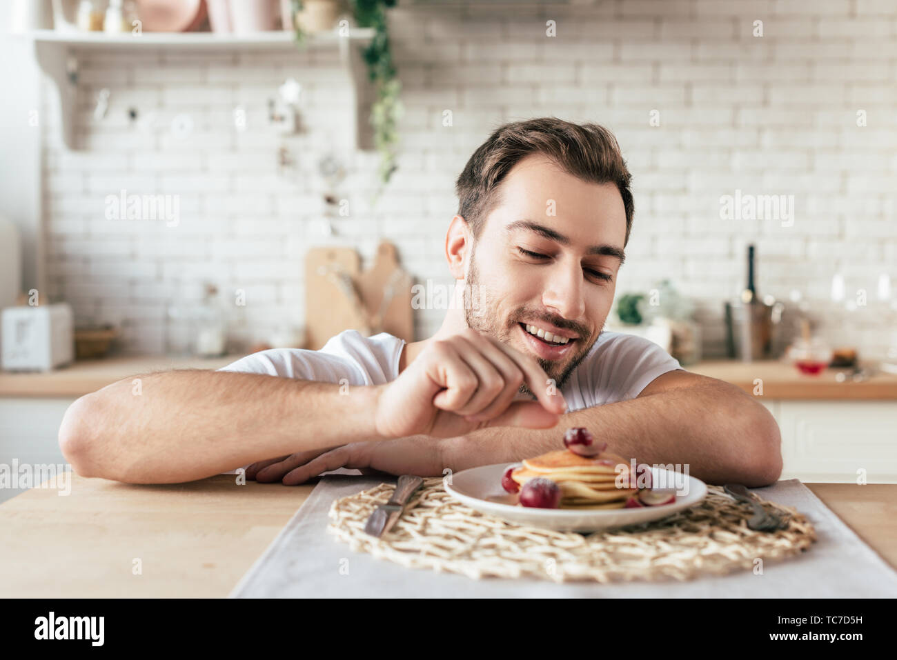 Handsome bearded man plate hi-res stock photography and images - Alamy