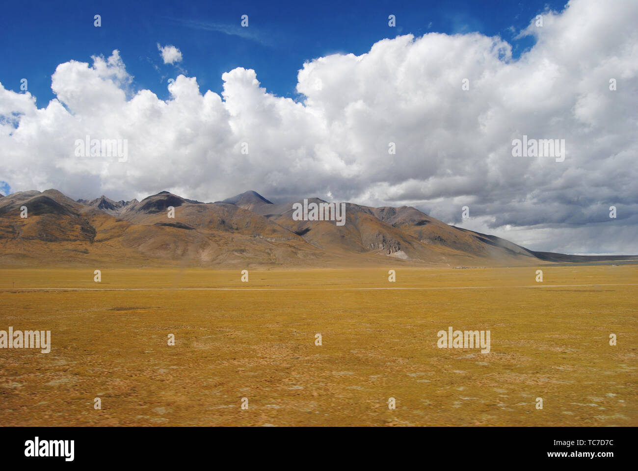 The distant tibetan plateau hi-res stock photography and images - Alamy