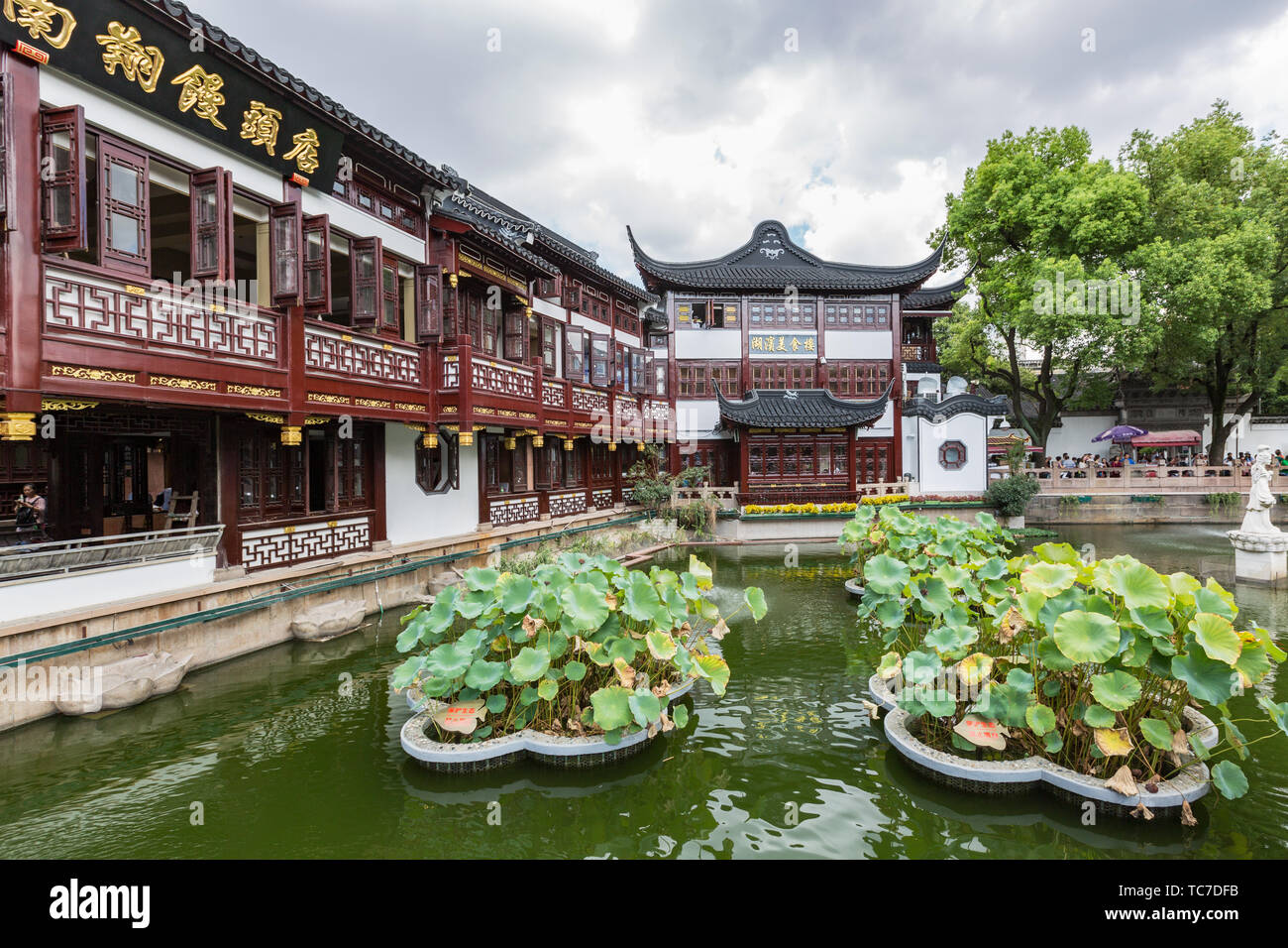 Shanghai Chenghuang Temple scenery Stock Photo - Alamy