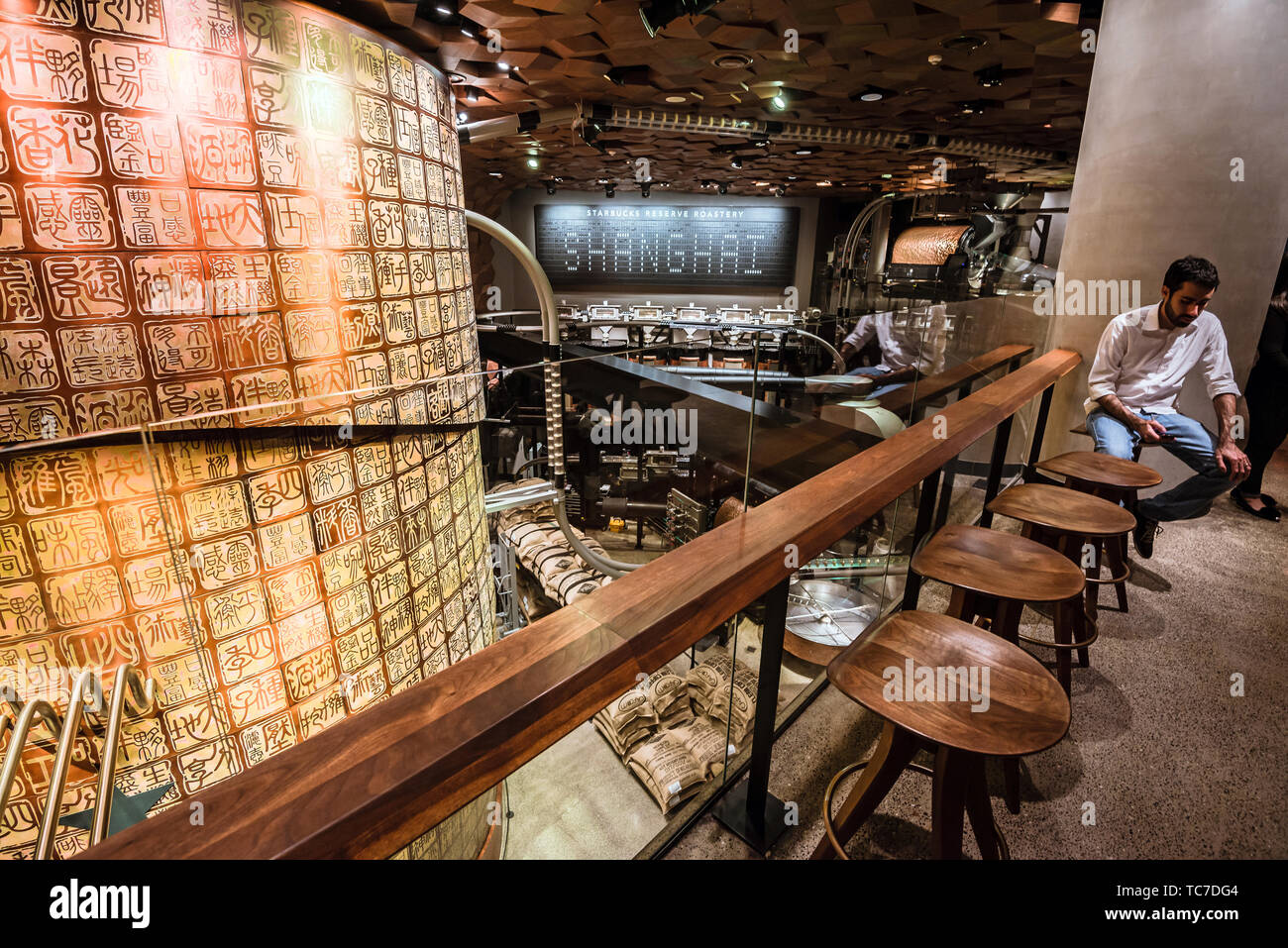Starbucks reserve roastery in shanghai hi-res stock photography and ...