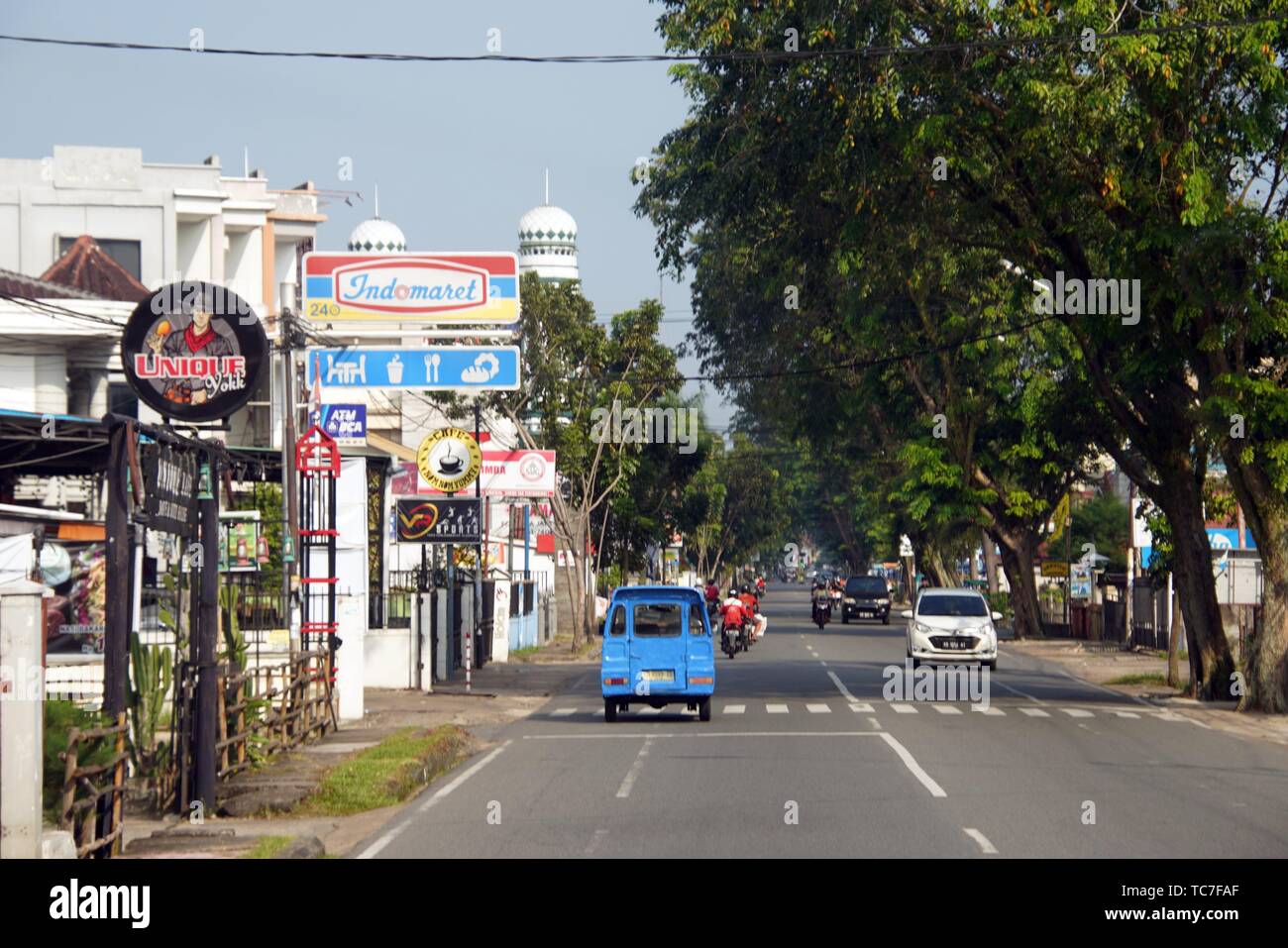 Indonesia street car hi-res stock photography and images - Alamy