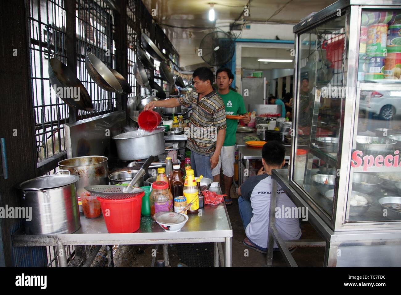 Man working food stall hi-res stock photography and images - Alamy