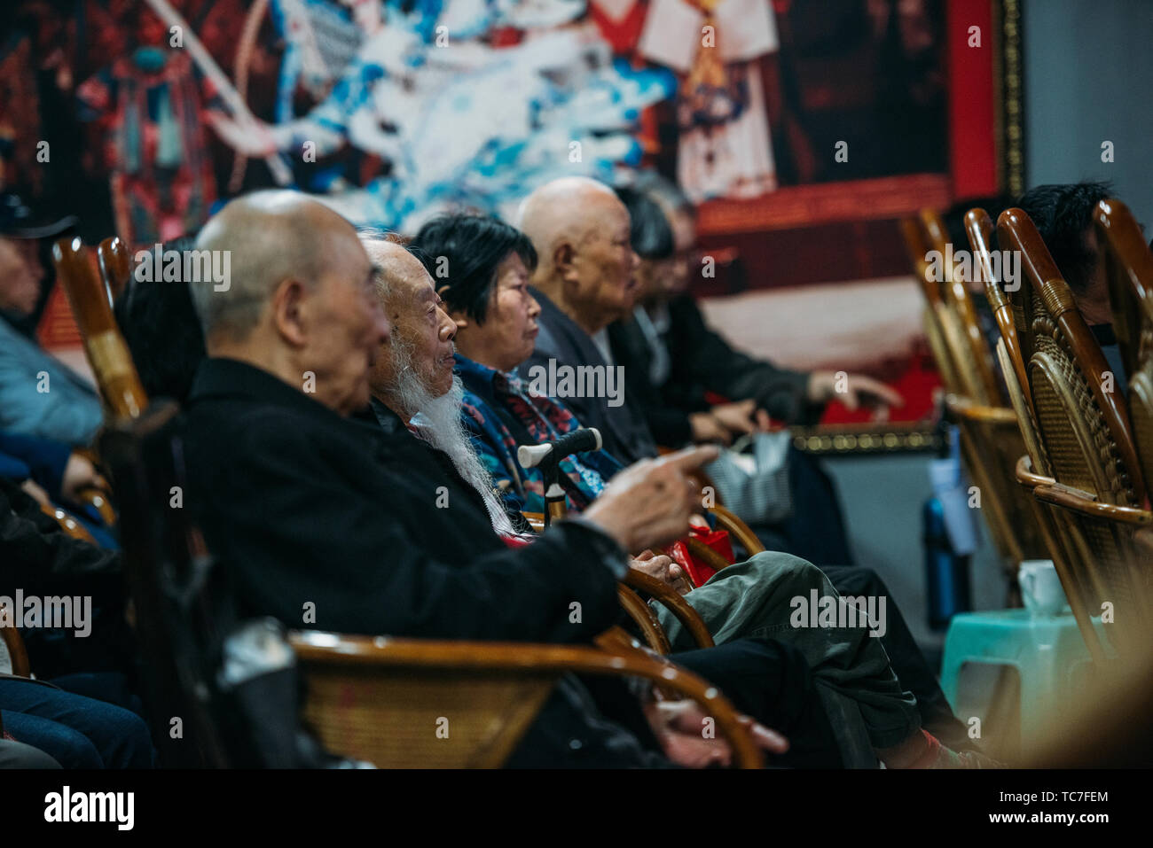 Sichuan opera stage audience Stock Photo - Alamy