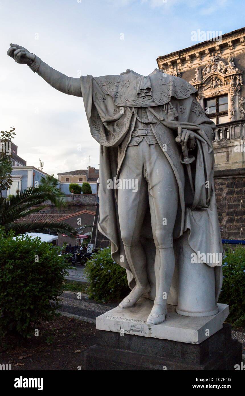 Statue without head hi-res stock photography and images - Alamy