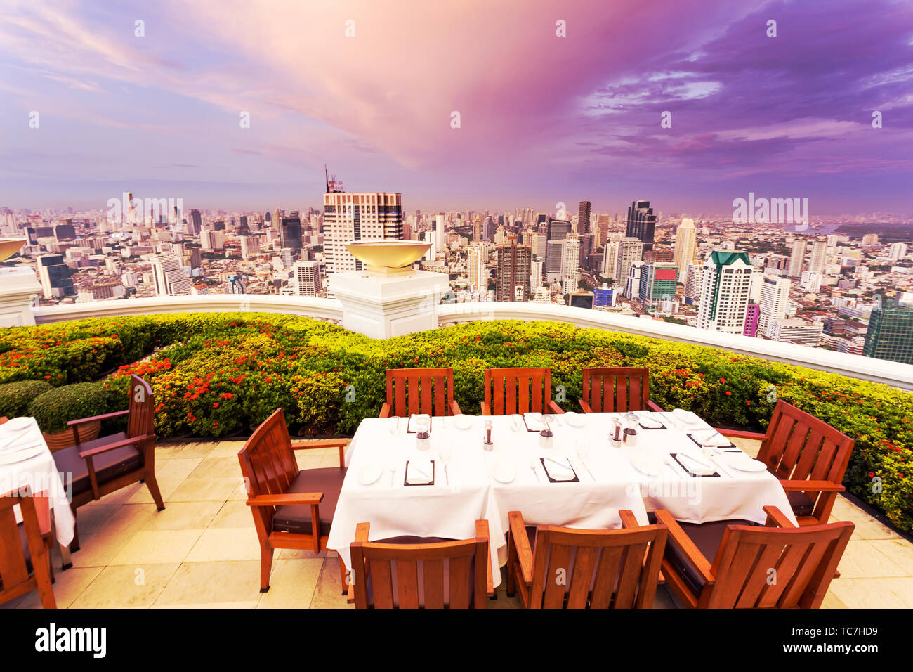 rooftop restaurant with cityscape background Stock Photo - Alamy
