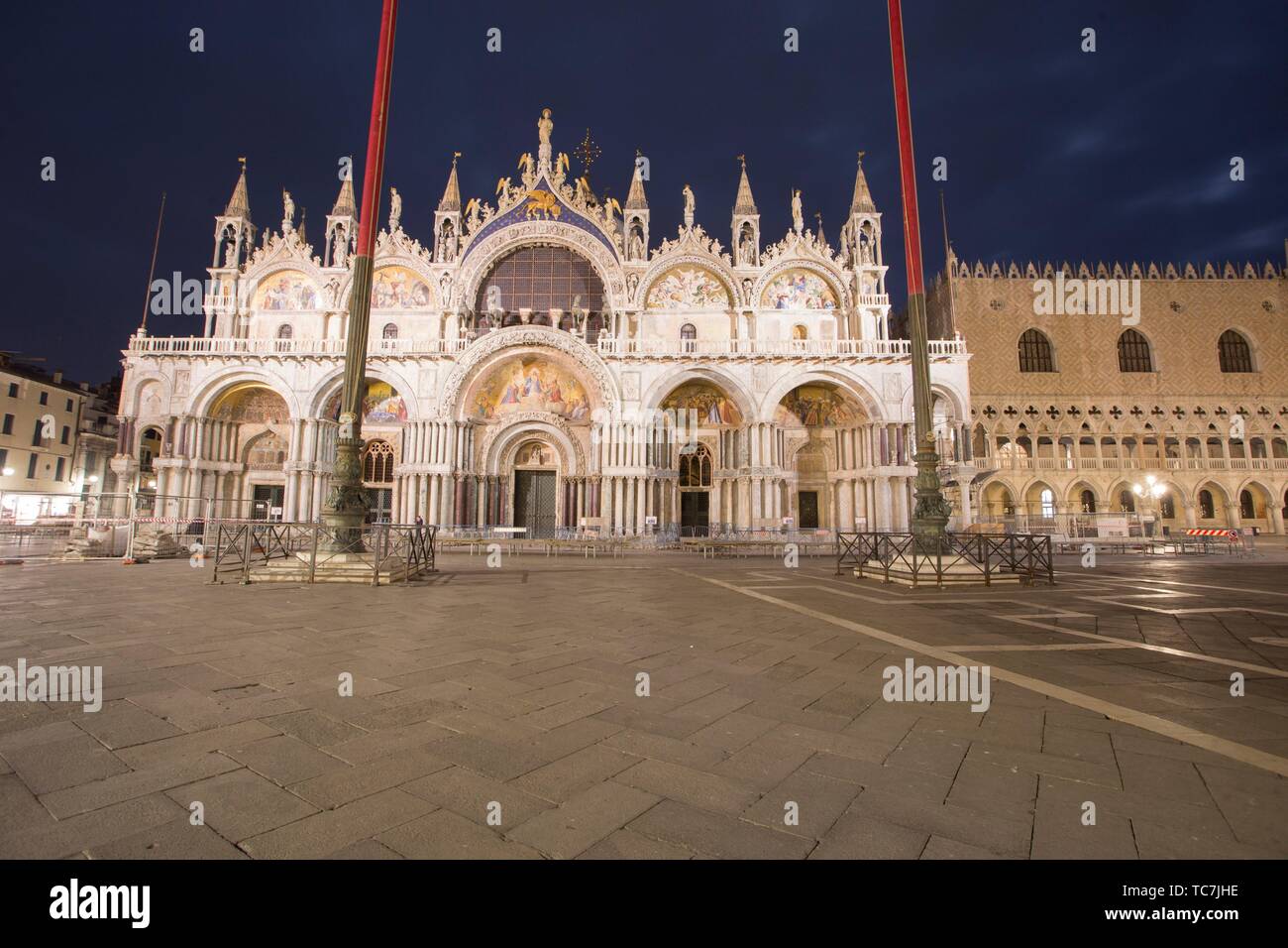 Venice, Veneto, Italy: Nightscape at Saint Marks square Stock Photo - Alamy