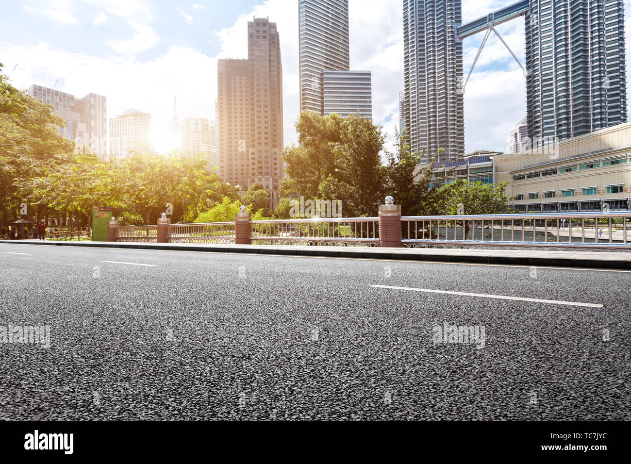 empty asphalt road and modern buildings in midtown of modern cit Stock ...