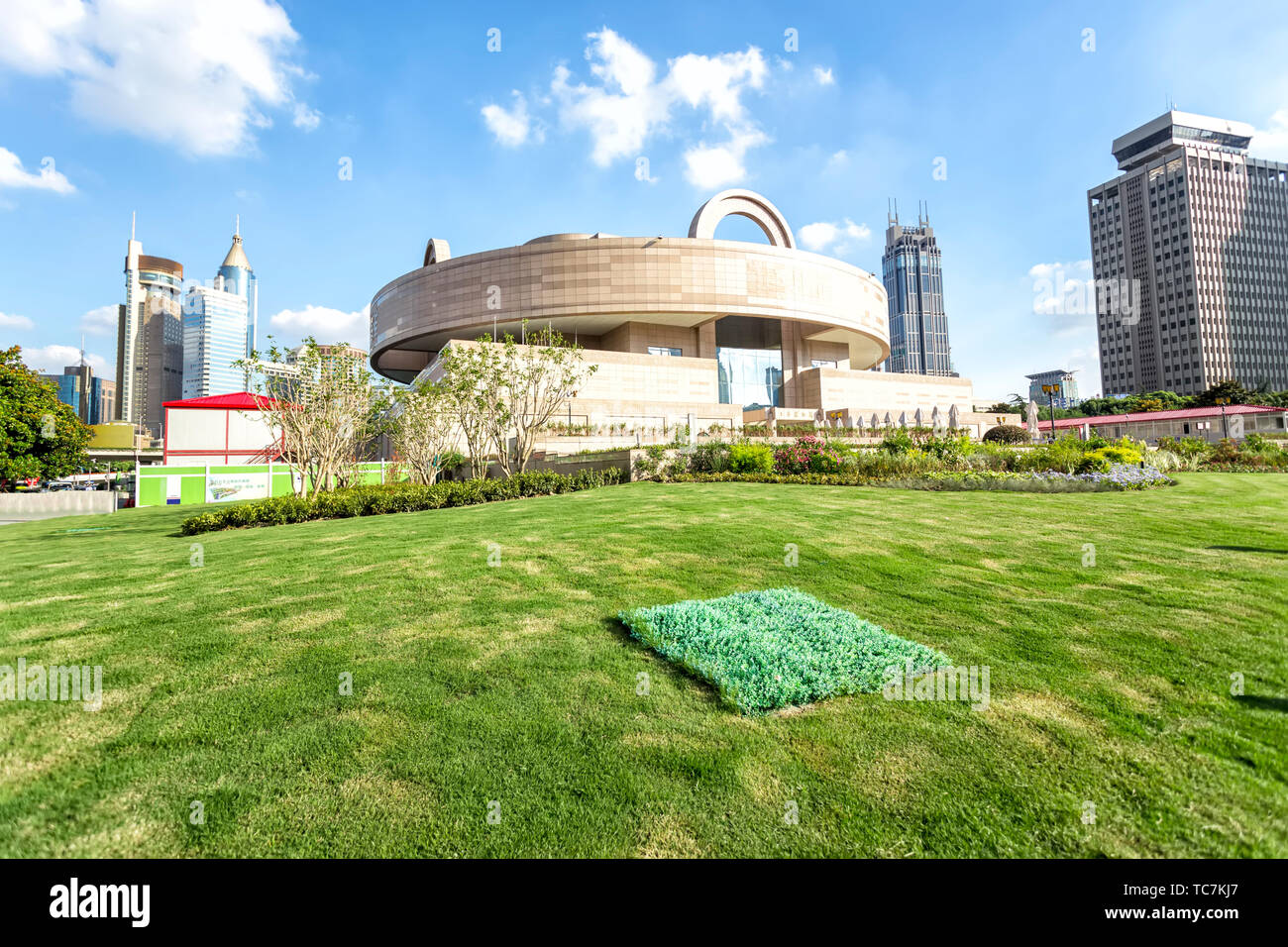 Outdoor design modern lawns hi-res stock photography and images - Alamy