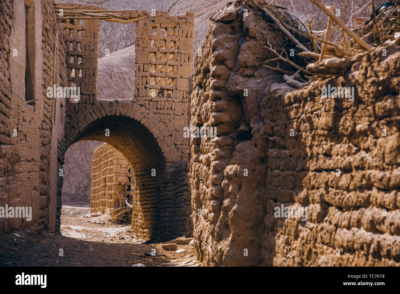 The ruins of the ancient city in the desert Stock Photo - Alamy