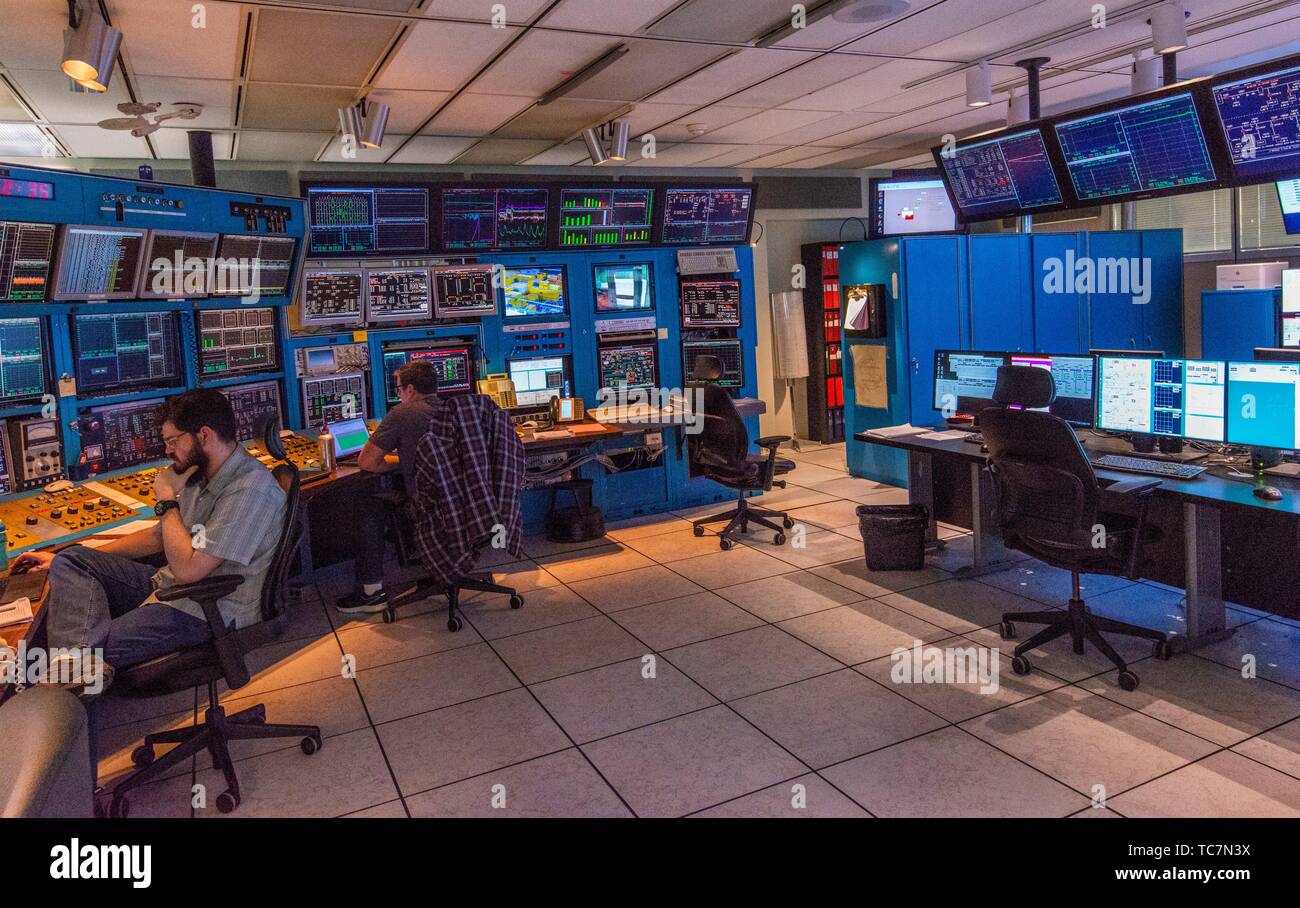 Accelerator control room hi-res stock photography and images - Alamy