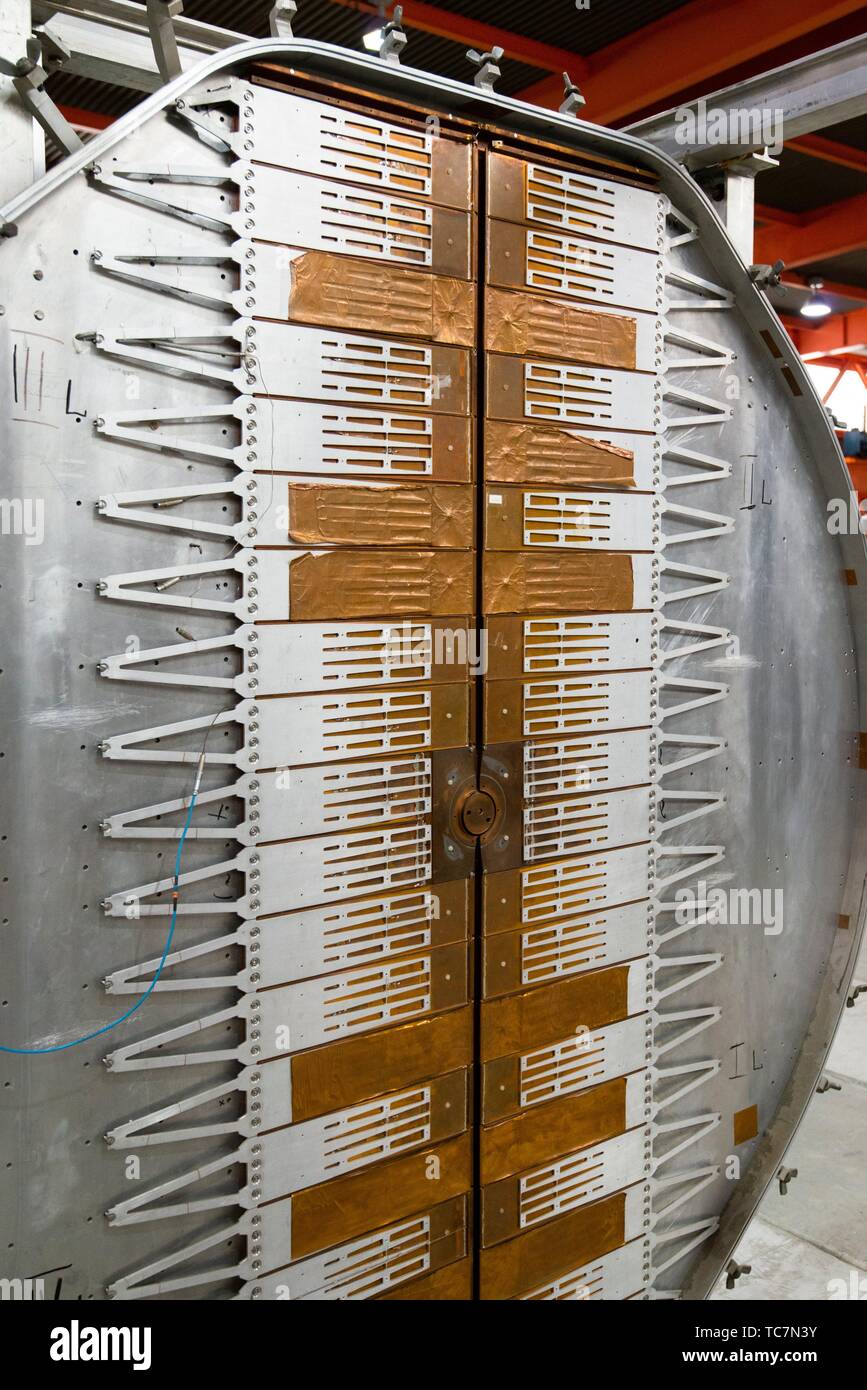 Particle accelerator hi-res stock photography and images - Alamy