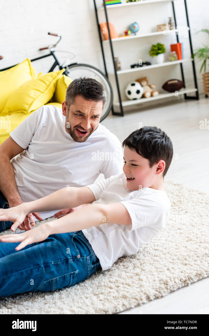 Child sit up exercise hi-res stock photography and images - Alamy