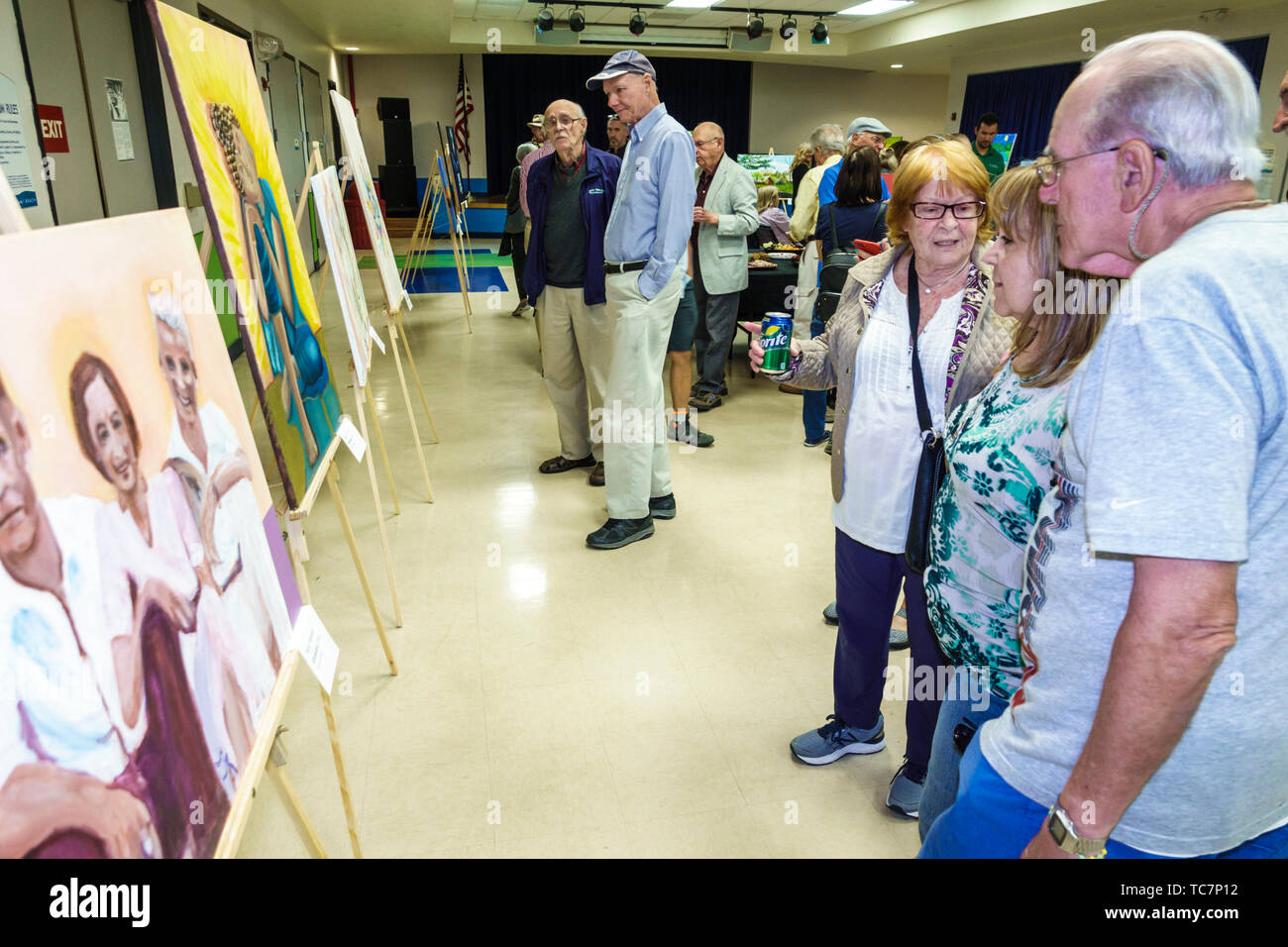 Seniors at a senior citizen center hi-res stock photography and images ...