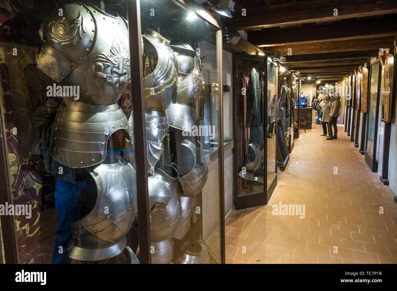 Medieval armors hi-res stock photography and images - Alamy