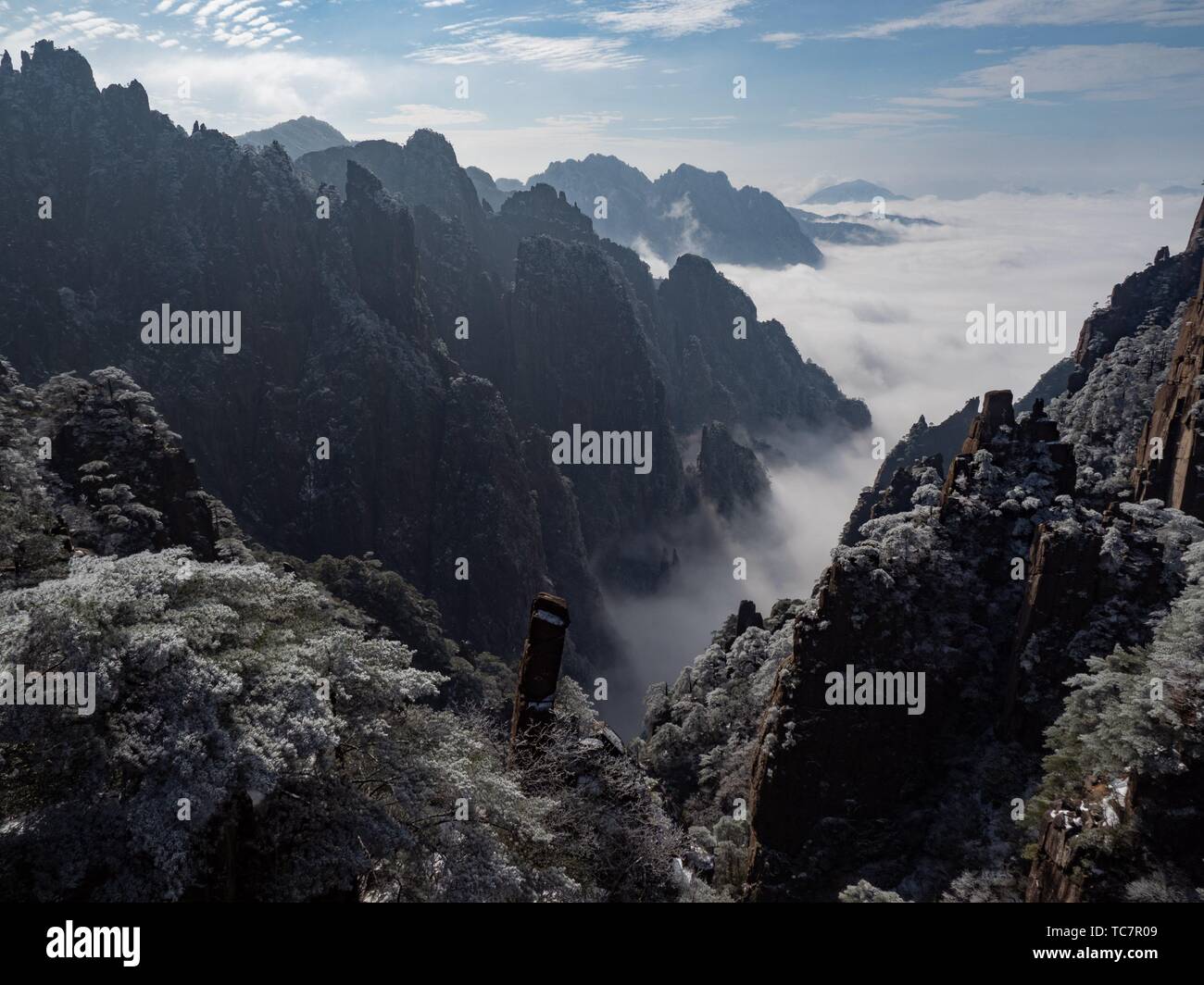 Yellow mountains hi-res stock photography and images - Alamy