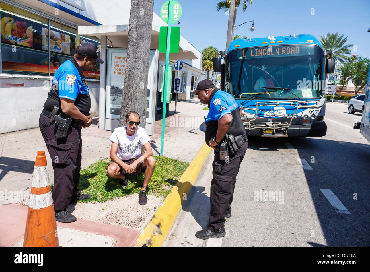 Placa De Policia De Metro Dade Miami Dade Police Hi Res Stock