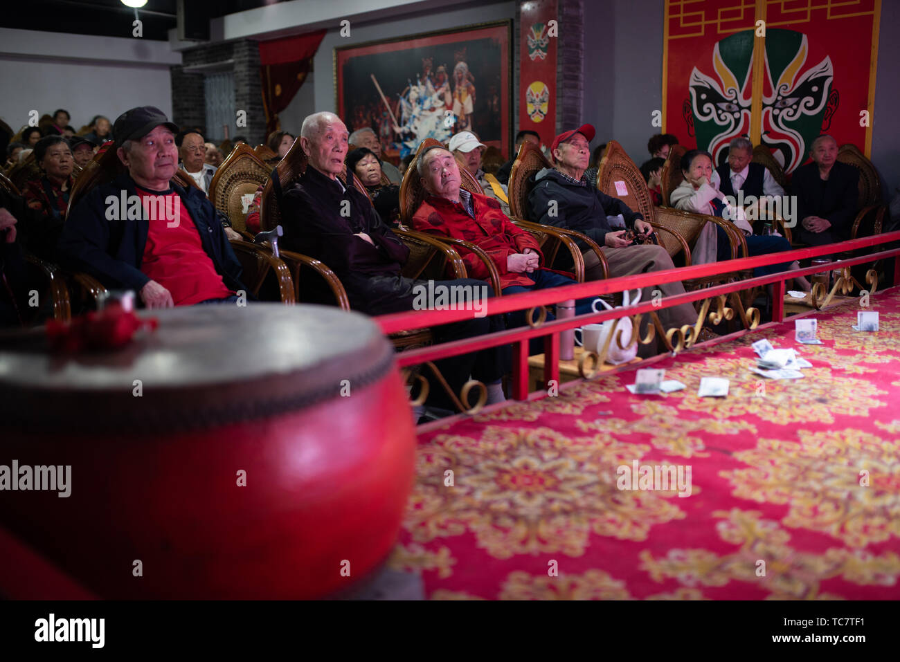 Sichuan opera stage audience Stock Photo - Alamy