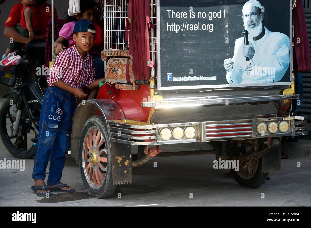 Rickshaw cambodia hi-res stock photography and images - Alamy