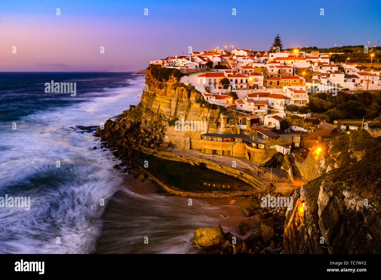 Cliff and town hi-res stock photography and images - Alamy
