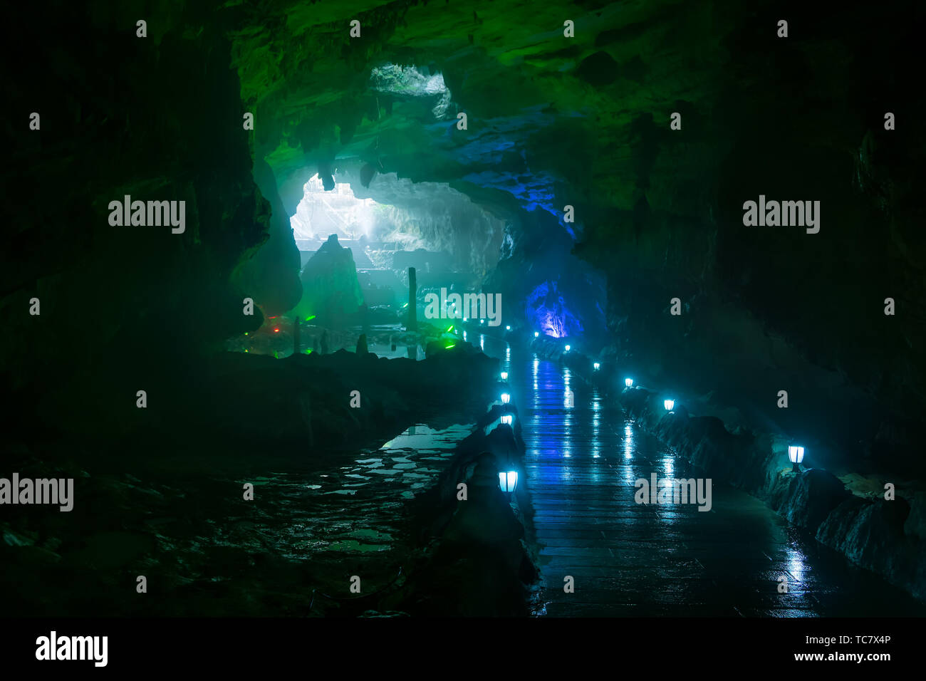 Yellow Dragon Cave, also known as The Wonder of the World's Caves ...