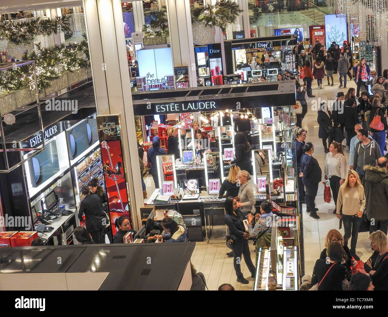 Macys department store inside interior hi-res stock photography and ...