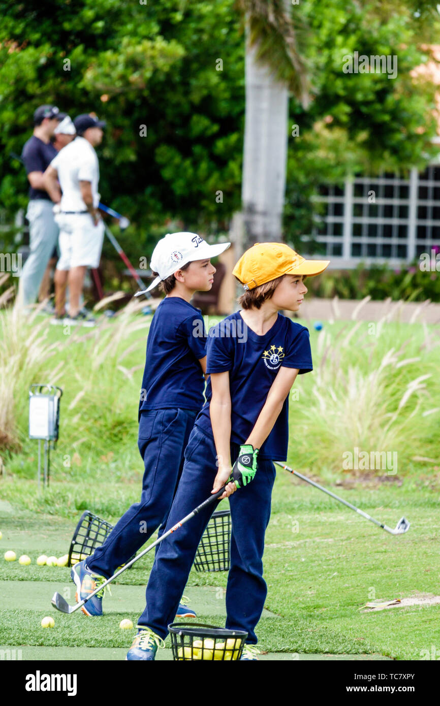 Children playing golf hi-res stock photography and images - Alamy