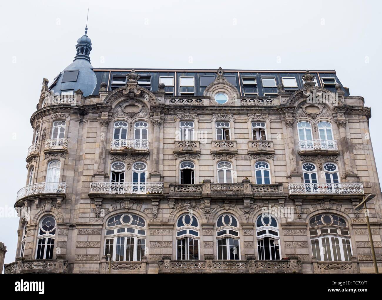 Modernista Architecture High Resolution Stock Photography and Images ...