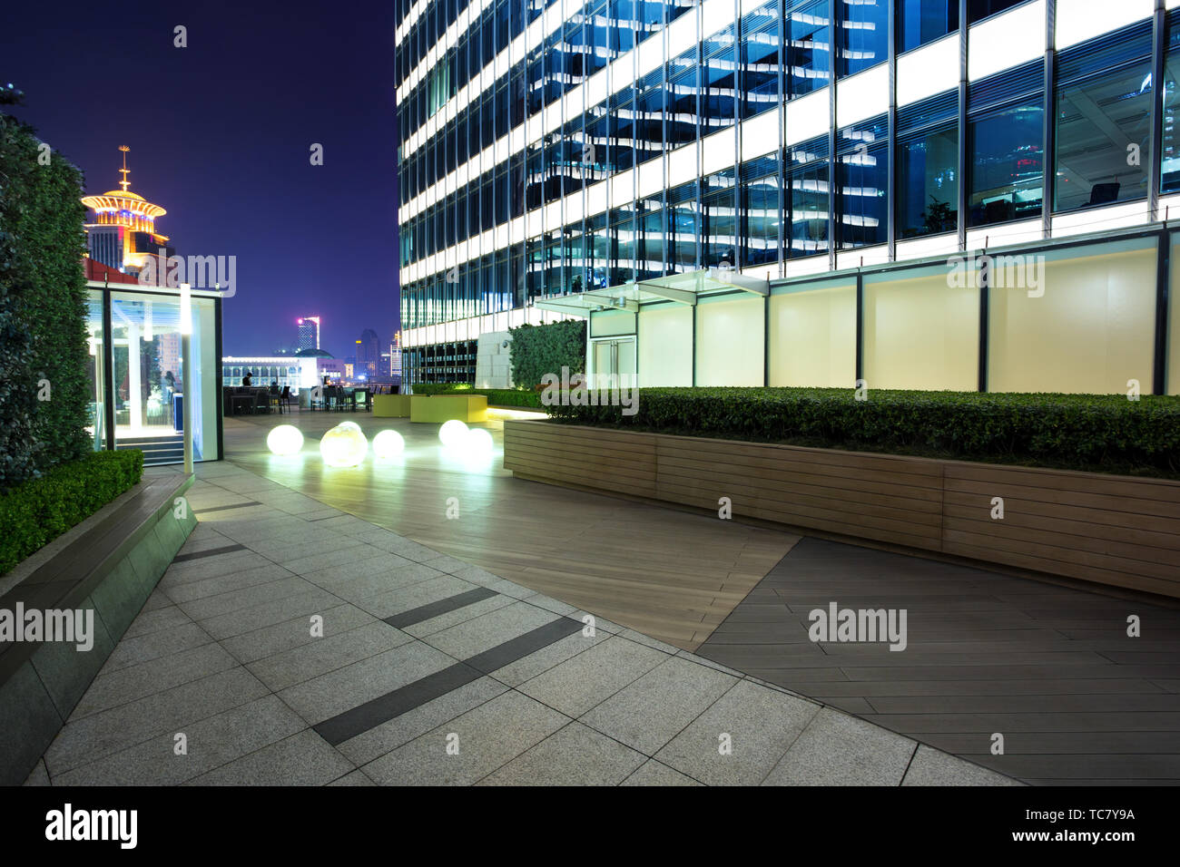 Illuminated building exterior and footpath Stock Photo - Alamy