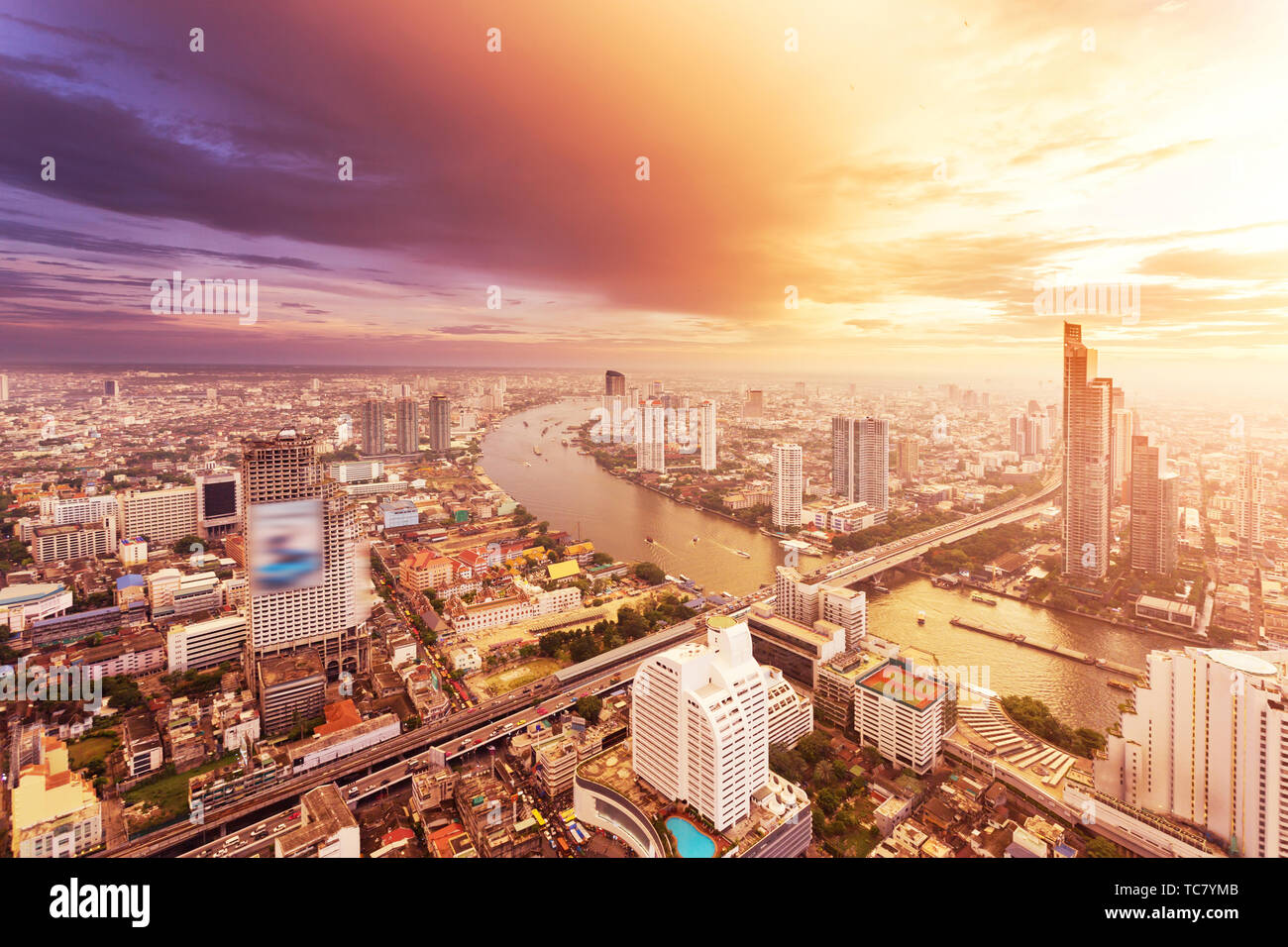 Skyscrapers and small towns hi-res stock photography and images - Alamy