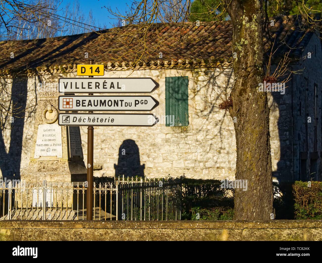 French directional signs hi-res stock photography and images - Alamy