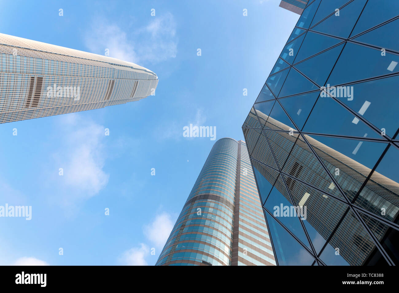 Looking up skyscraper hi-res stock photography and images - Alamy