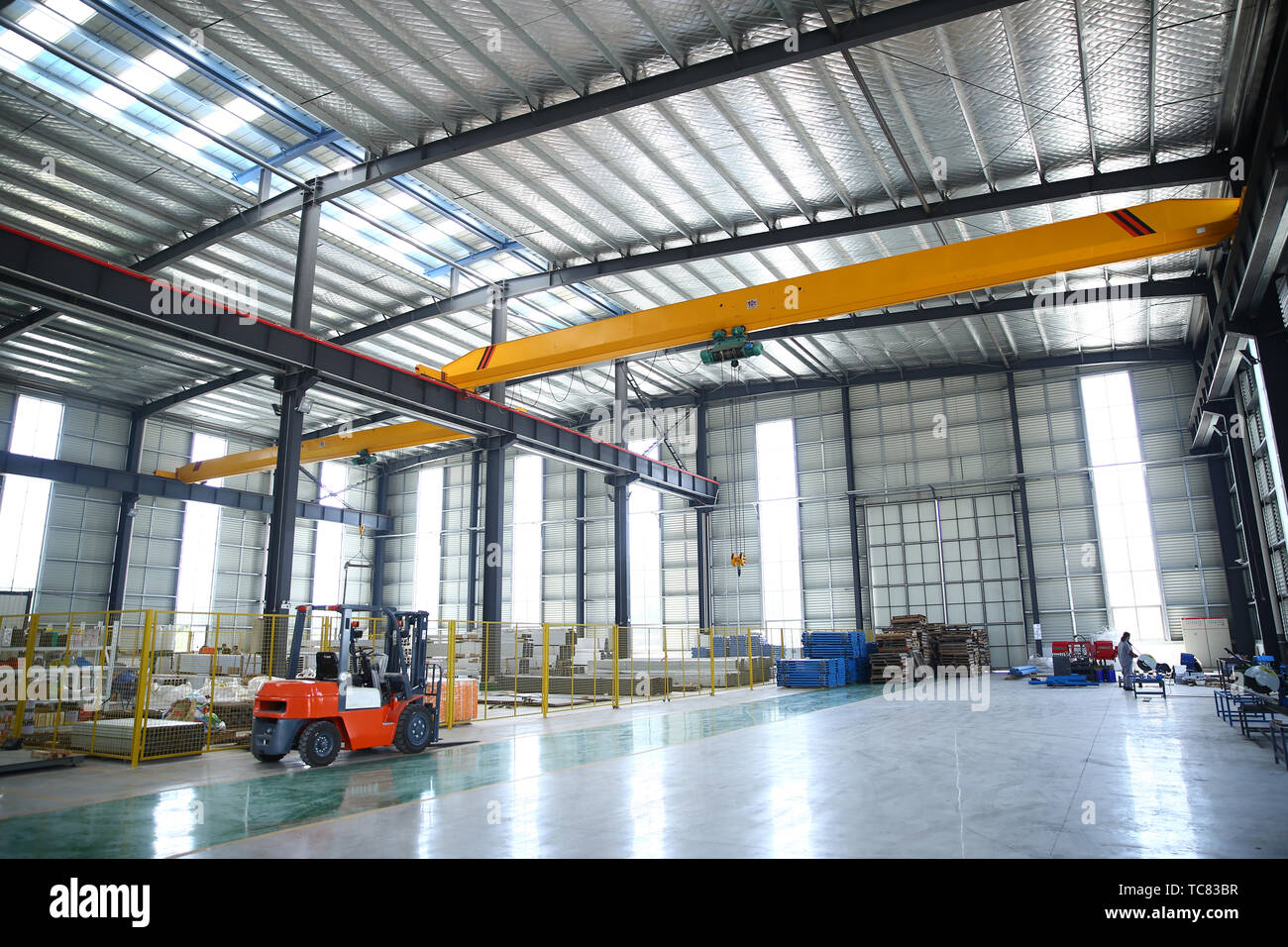Warehouse assembly workers hi-res stock photography and images - Alamy