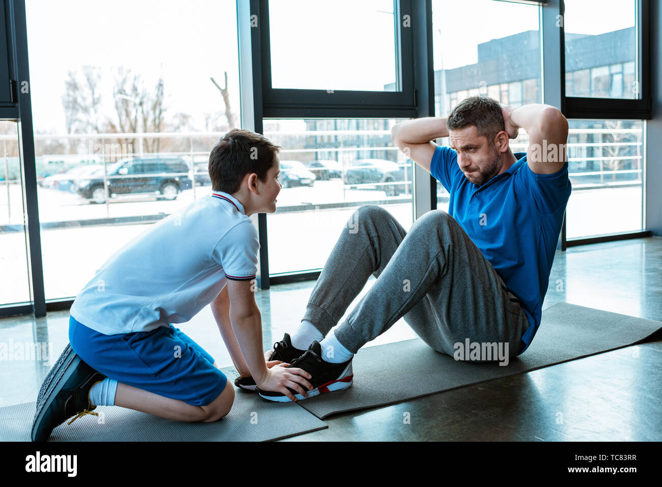 Child sit up exercise hi-res stock photography and images - Alamy