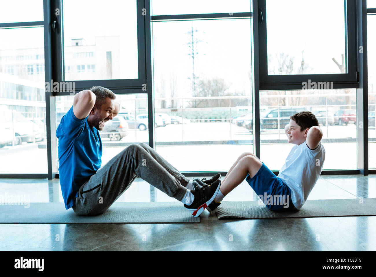Child sit up exercise hi-res stock photography and images - Alamy
