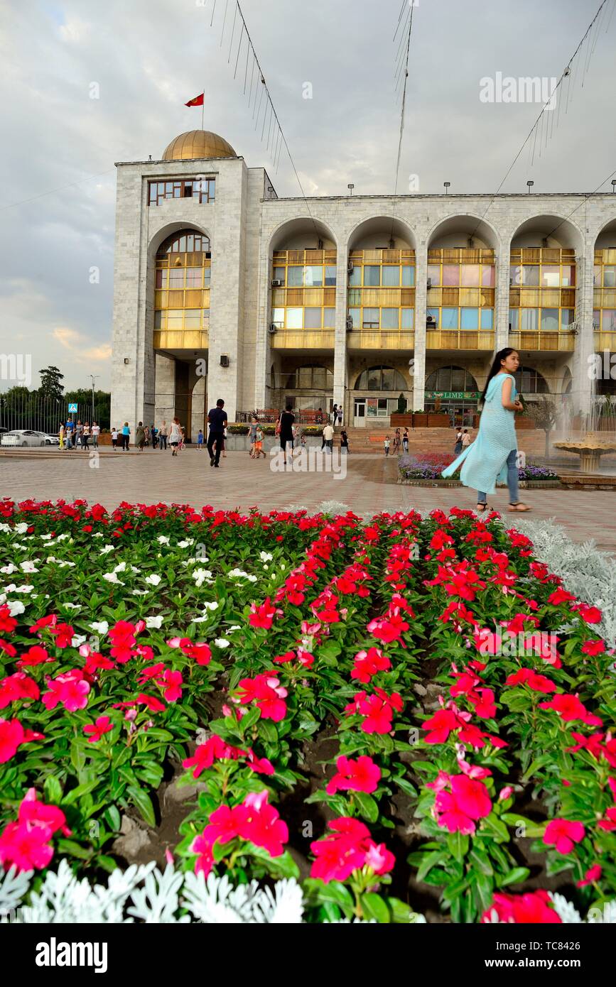 Ala too square bishkek kyrgyzstan central hi-res stock photography and ...