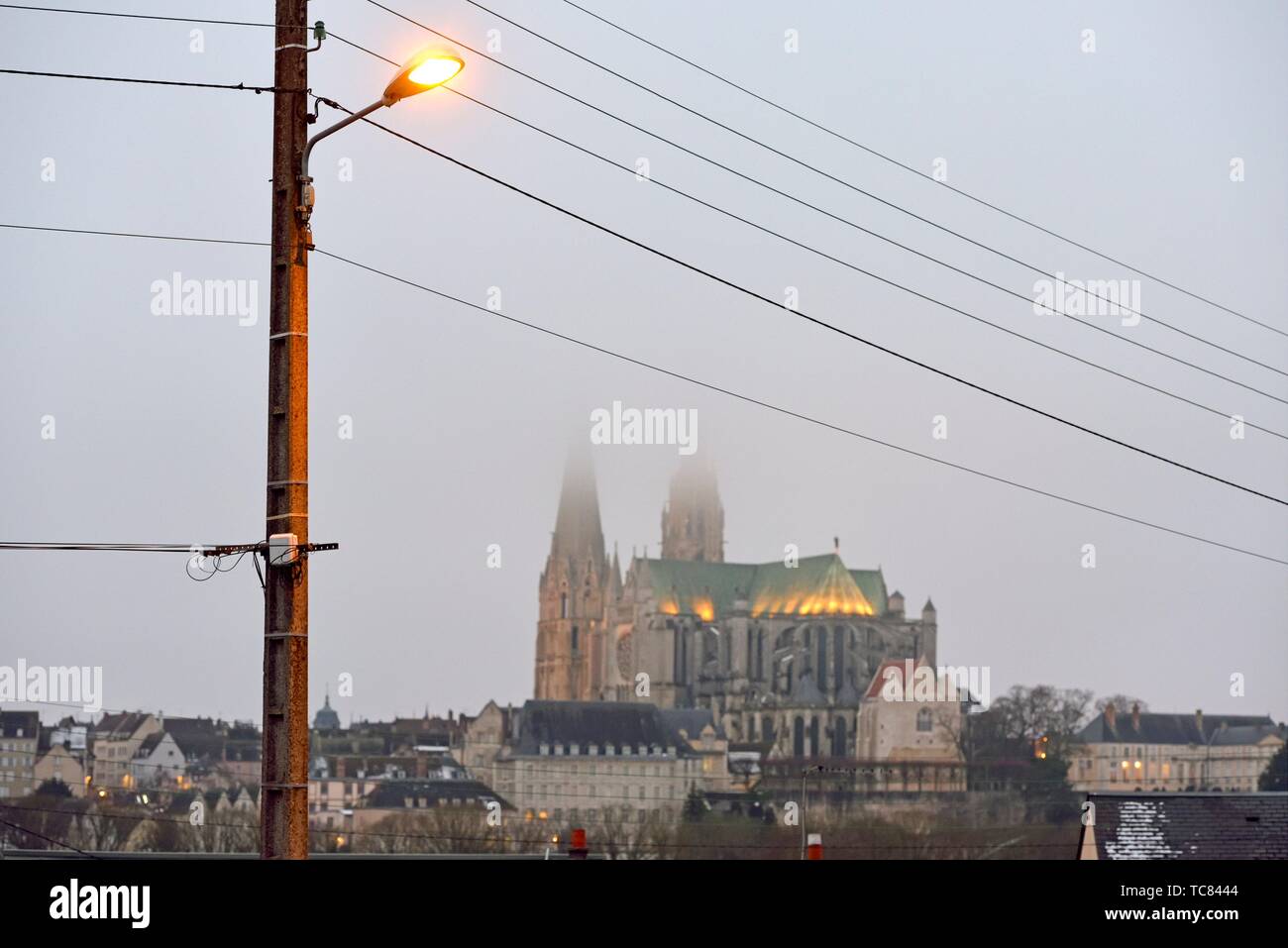 France, centre, cathedral of chartres hi-res stock photography and ...