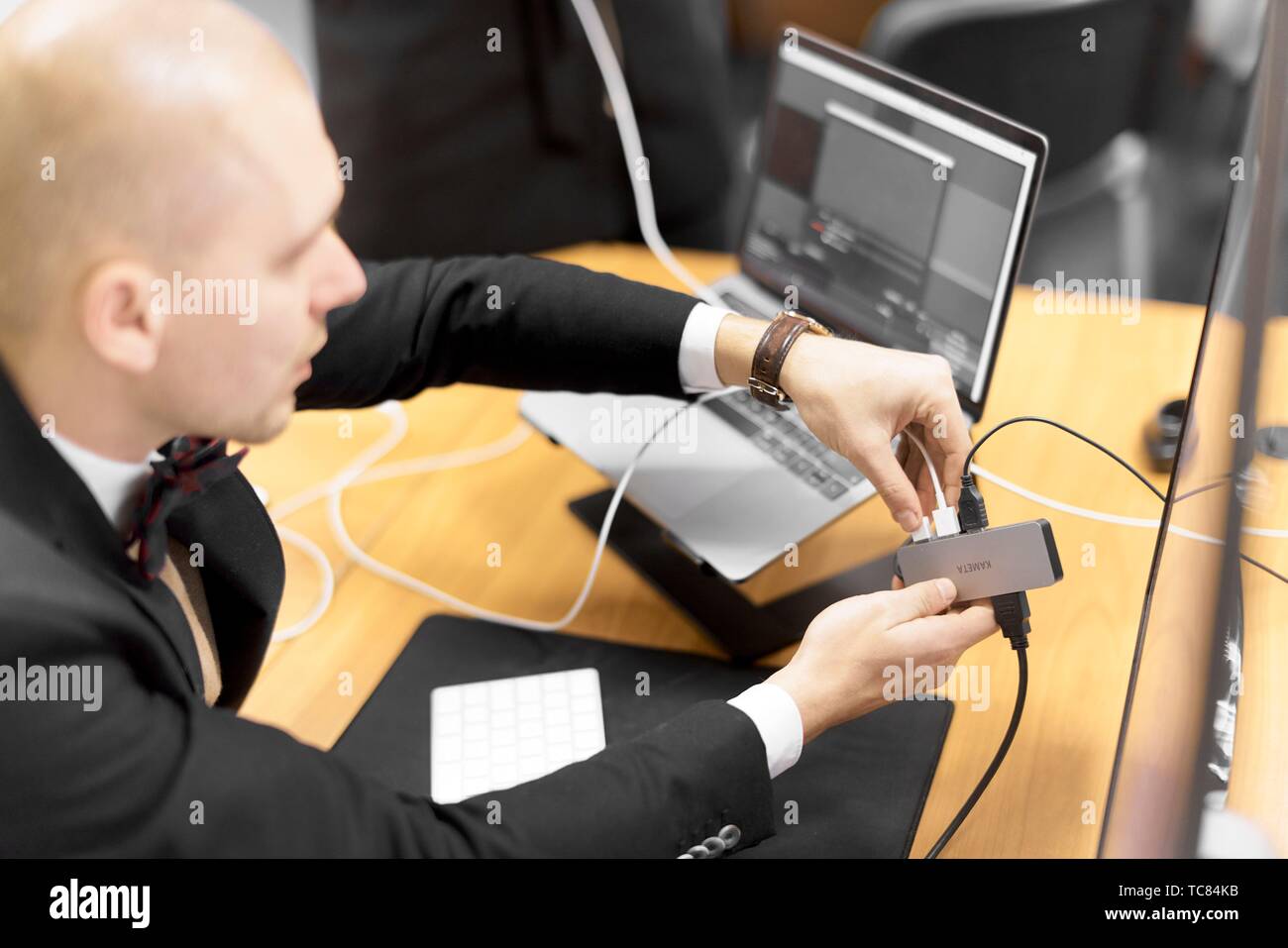 Laptop Plugging Usb High Resolution Stock Photography and Images - Alamy