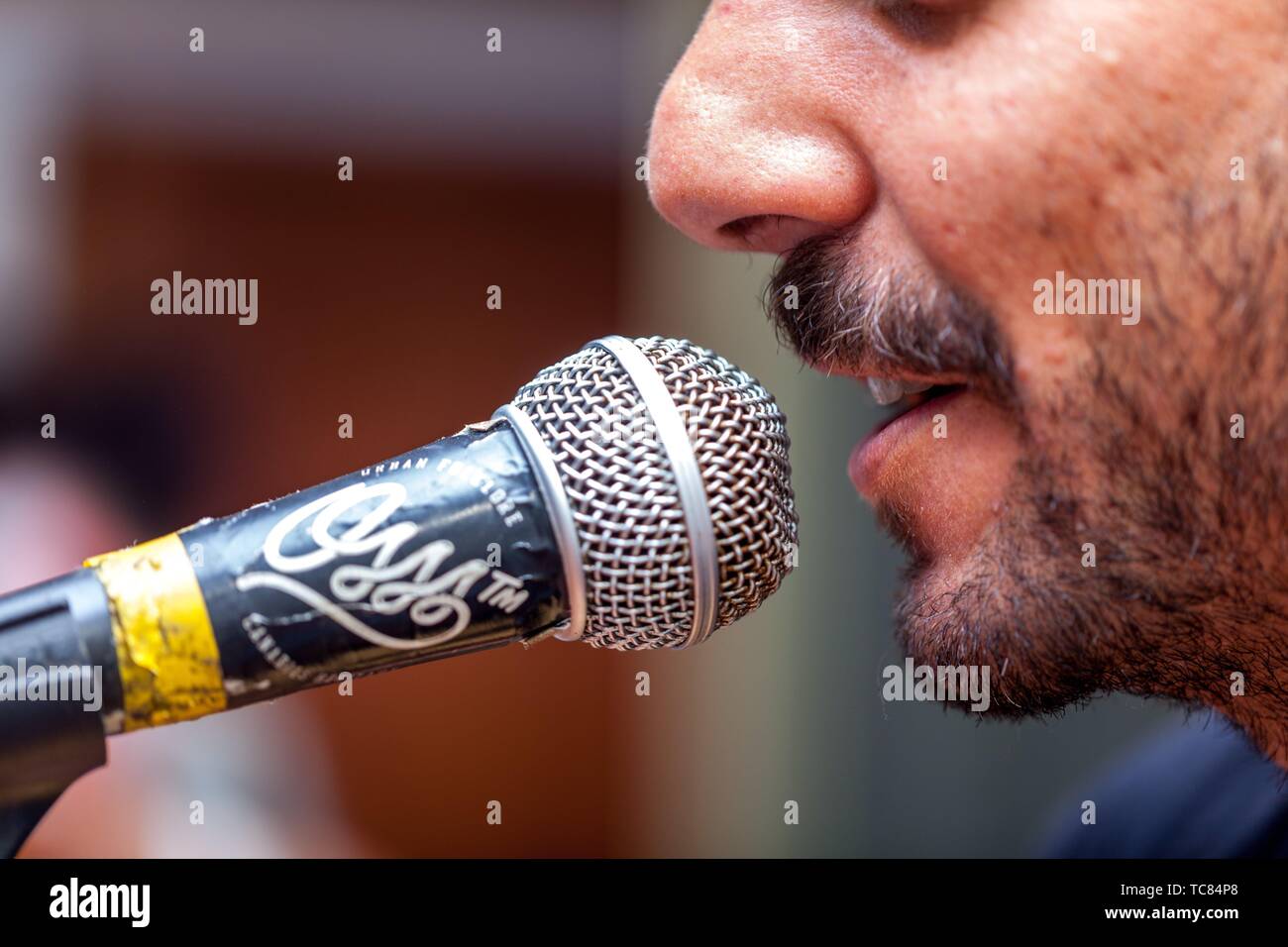 musician singing on the microphone Stock Photo - Alamy