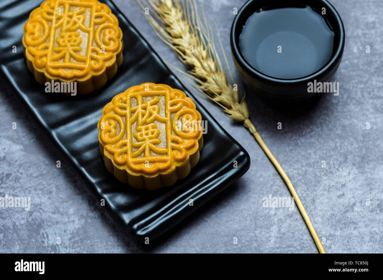 Chinese pastry Mid-Autumn Festival moon cakes Stock Photo - Alamy
